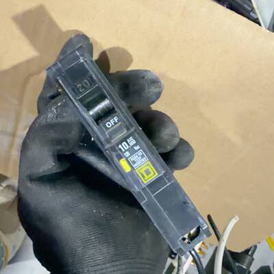 可议价Square D QOB2205237断路器，20A 2P，