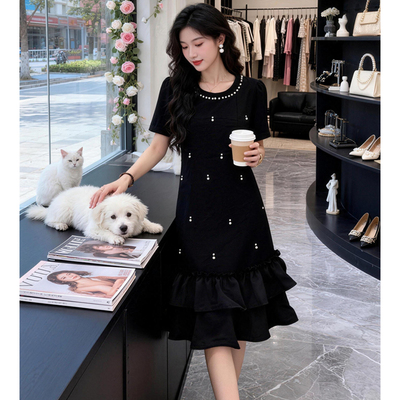 2026夏季赫本风重工钉珠连衣裙遮肉显瘦正肩荷叶边小黑裙831