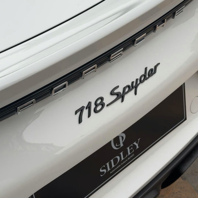 适用于保时捷718Spyder车标918字标后尾标志车贴改装英文尾箱车标