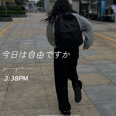 自由简约旅行女轻便尼龙防水背包