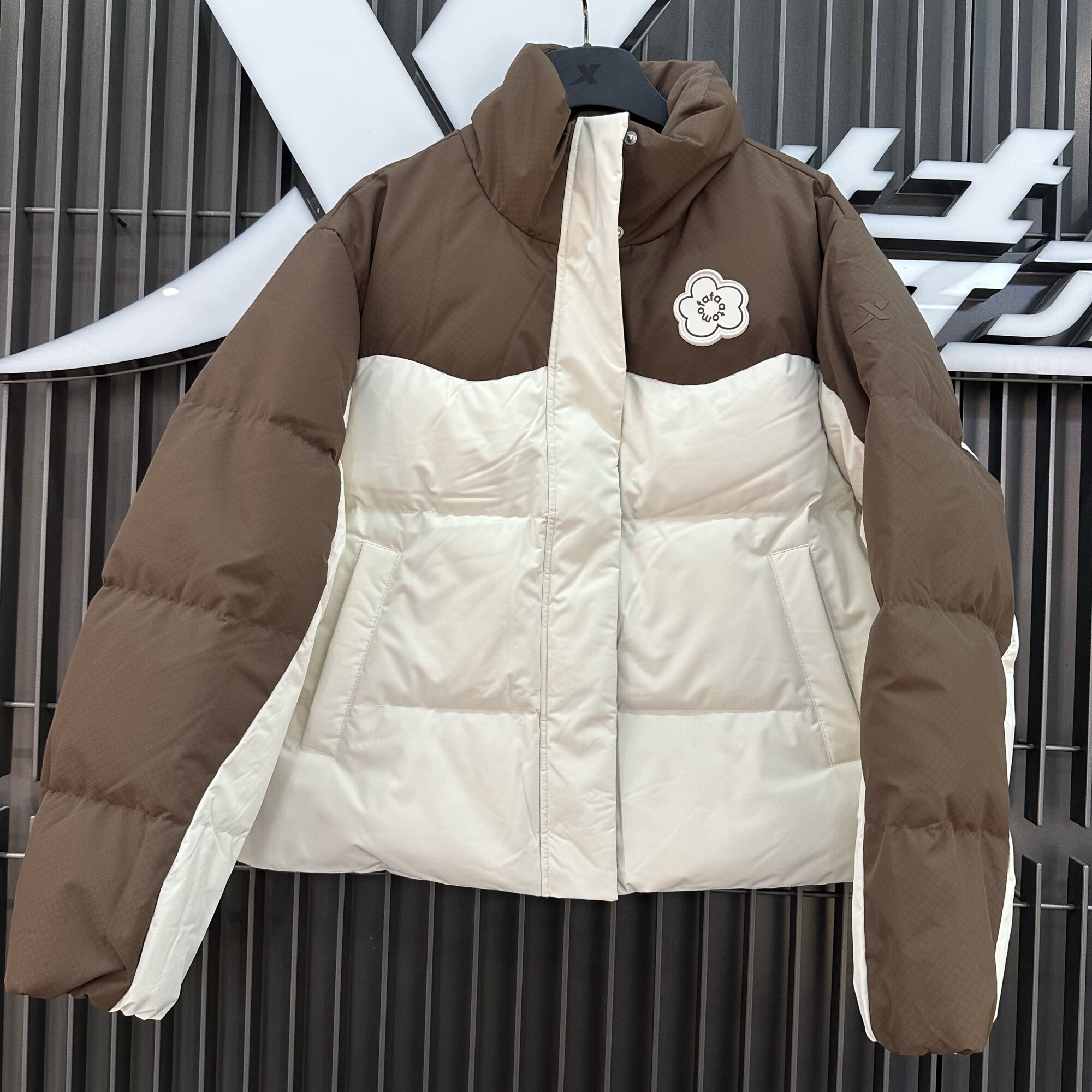 特步立领羽绒服女2025冬季新款撞色拼接保暖运动外套975428190385