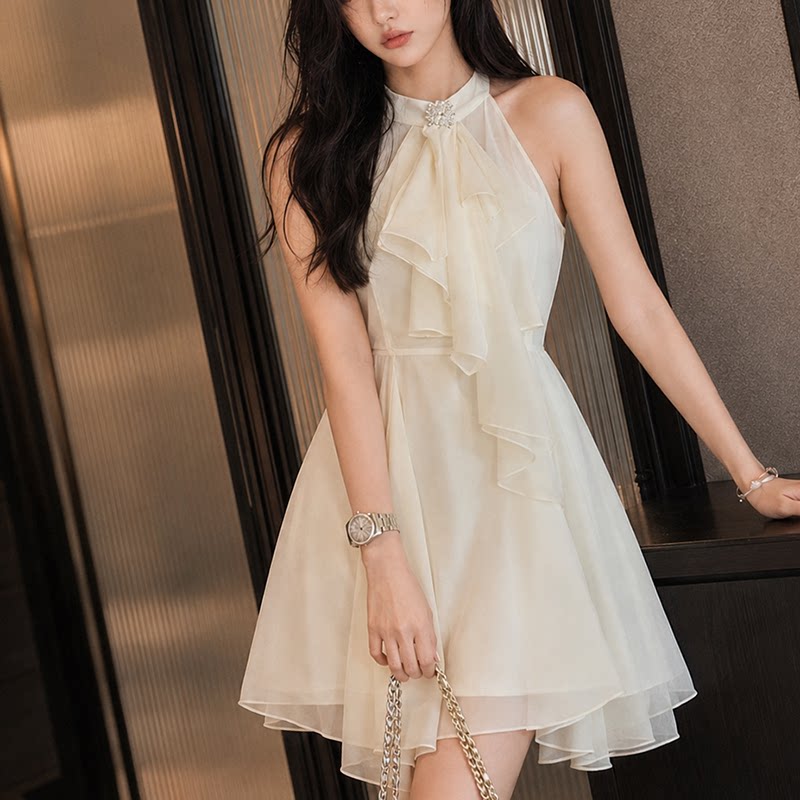 2026夏季新款温柔风气质飘带修身显瘦挂脖无袖背心裙女打底连衣裙