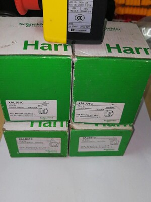施耐德XALB01C和XAL J01C控制盒，全新正品，一起