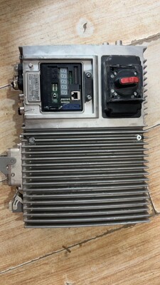 伦茨变频器，型号E84DSPBC1524R2SLCE，工人不