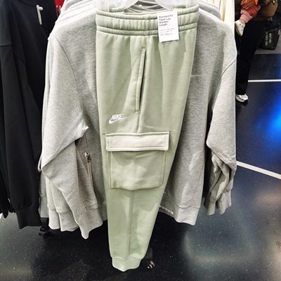 NIKE/耐克 男子加绒保暖大口袋工装束脚收口运动长裤 CD3130