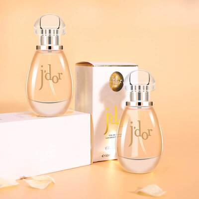 Real Women's perfume lasts for a long time, light fragra