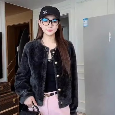 高端欧货2024冬季新款时尚简约皮毛一体上衣女短款羊剪毛皮草外套