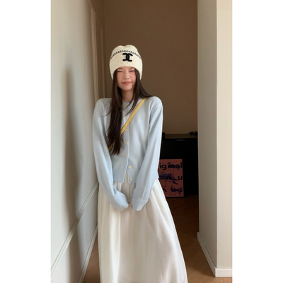 温柔圆领浅蓝刺绣软糯毛衣开衫秋