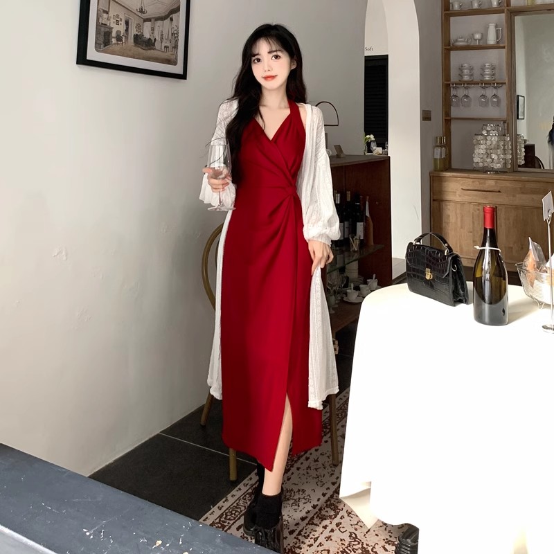 大码法式高级感红色挂脖长裙女春秋2026胖mm显瘦吊带连衣裙子套装