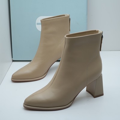 Comely康莉撤柜断码秋季真皮时装靴尖头粗高跟后拉链短靴女瘦瘦靴