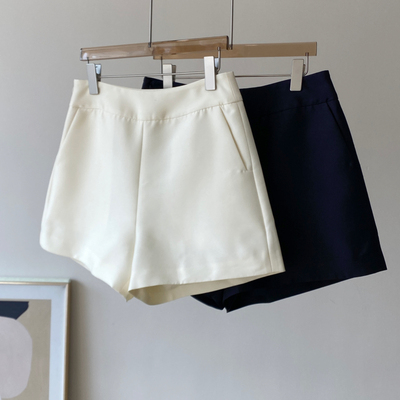 磊 限量！ 显腿细挺括有型经典百搭黑白色显瘦A字阔腿短裤#