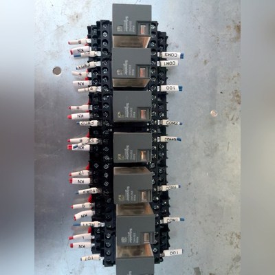 中间继电器RXM4LB2P7底座RXZE1M4C 议价