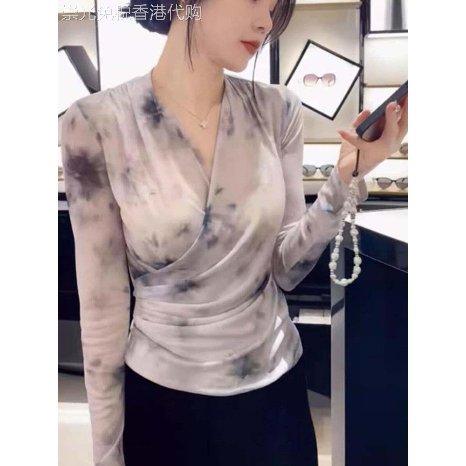v领交叉晕染网纱小衫女早秋新款欧货修身显瘦衬衫收腰印花薄上衣