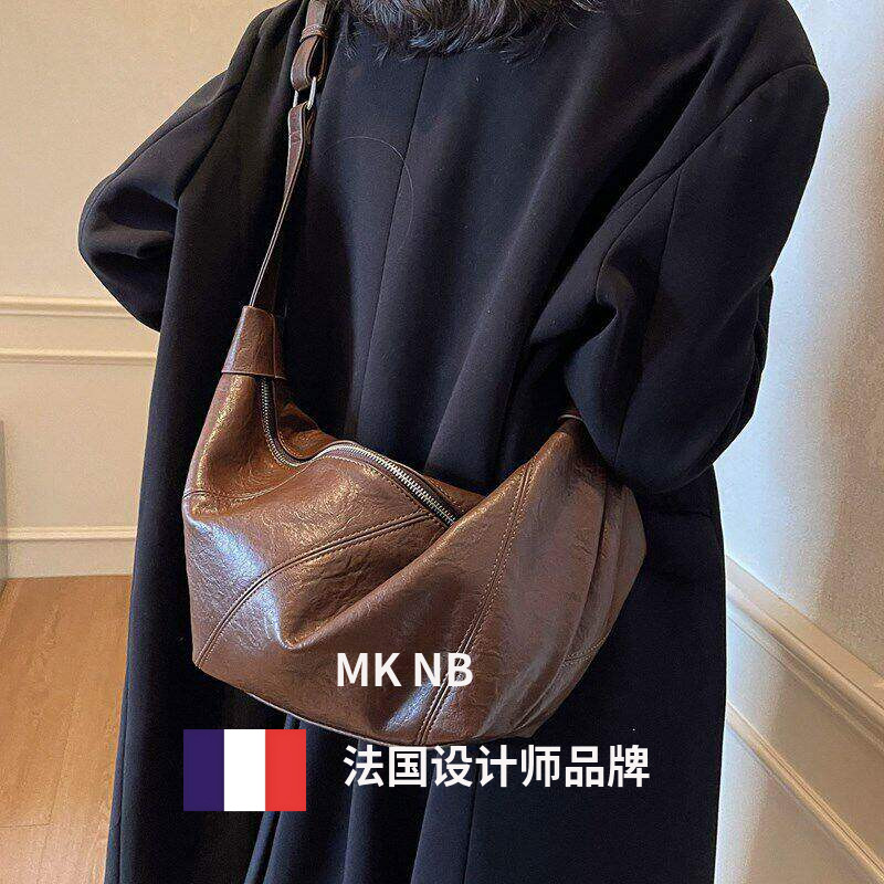 潮牌【设计师】Caldo kiss复古大容量2026款单肩包通勤斜挎饺子包