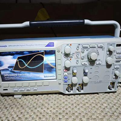 议价DPO2012B泰克数字示波器 100MHz带宽1GS/s采样率双通道维修