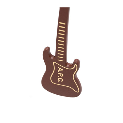 香港直邮A.P.C. 男士钥匙扣 PXAWVF63030CAD CO 棕色 吉他造型钥