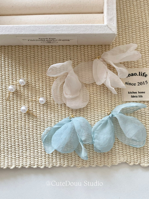 CuteDouu 花瓣裙摆 一款两戴 有耳夹！小众高级感度假风耳钉耳饰