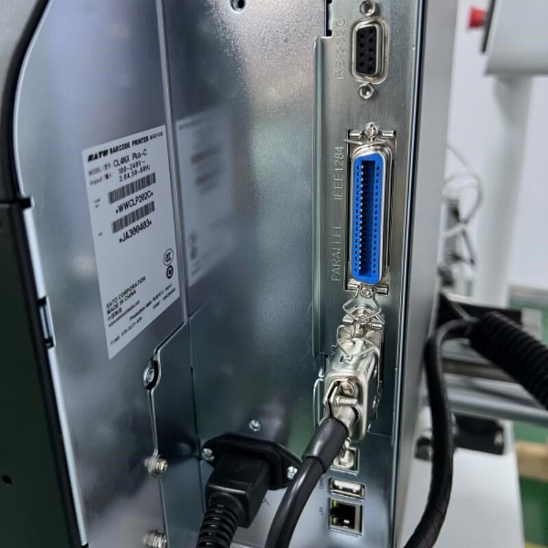 全自动贴标机上海厂家供应 圆瓶定点直角贴标不S干胶平面快递双面