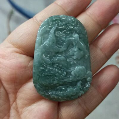 天然翡翠飘花吊坠绿底雕刻荷叶鱼