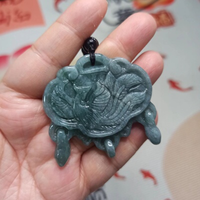 天然翡翠吊坠乌鸡飘花