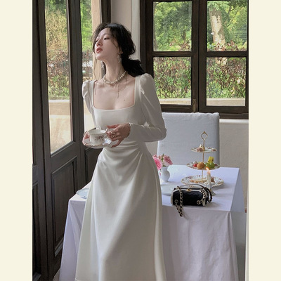 早春季新款2026高级感别致惊艳绝美独特白色法式女装方领连衣裙子