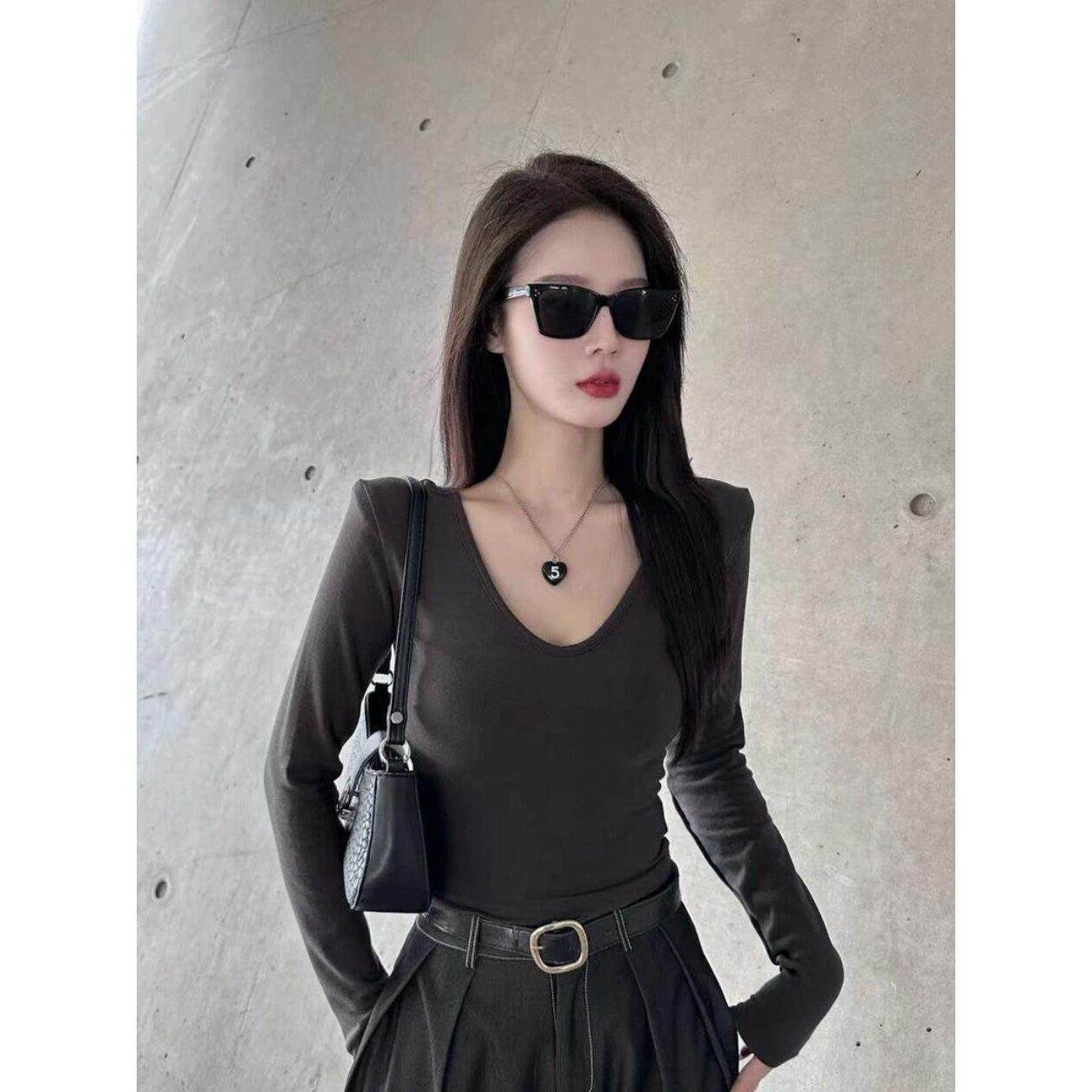 美式覆古T恤女春秋欧货V领打底衫紧身内搭带垫肩纯色短款长袖上衣