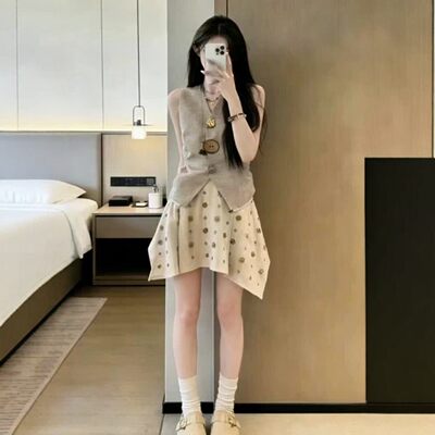 专柜气质一整套ootd穿搭独特超好看背心上衣半身裙两件套装裙2026