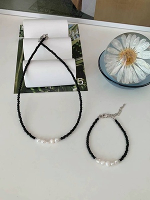 0824韩国东大门代购earlobe项链手链套装磨砂黑珠小米粒珍珠小众