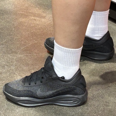 NIKE/耐克舒适百搭缓震透气休闲运动跑步鞋FJ7808