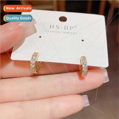 Exquise Small Super Shiny Zirconia Earrings che Earrings