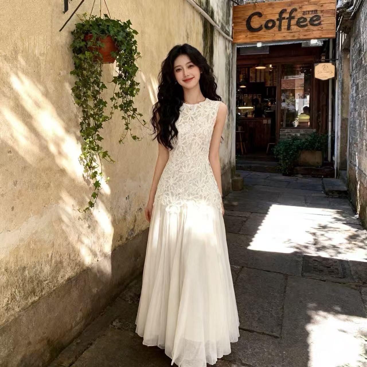 早春白色蕾丝显瘦漂亮连衣裙女2026新款无袖拼接裙白色背心裙子夏