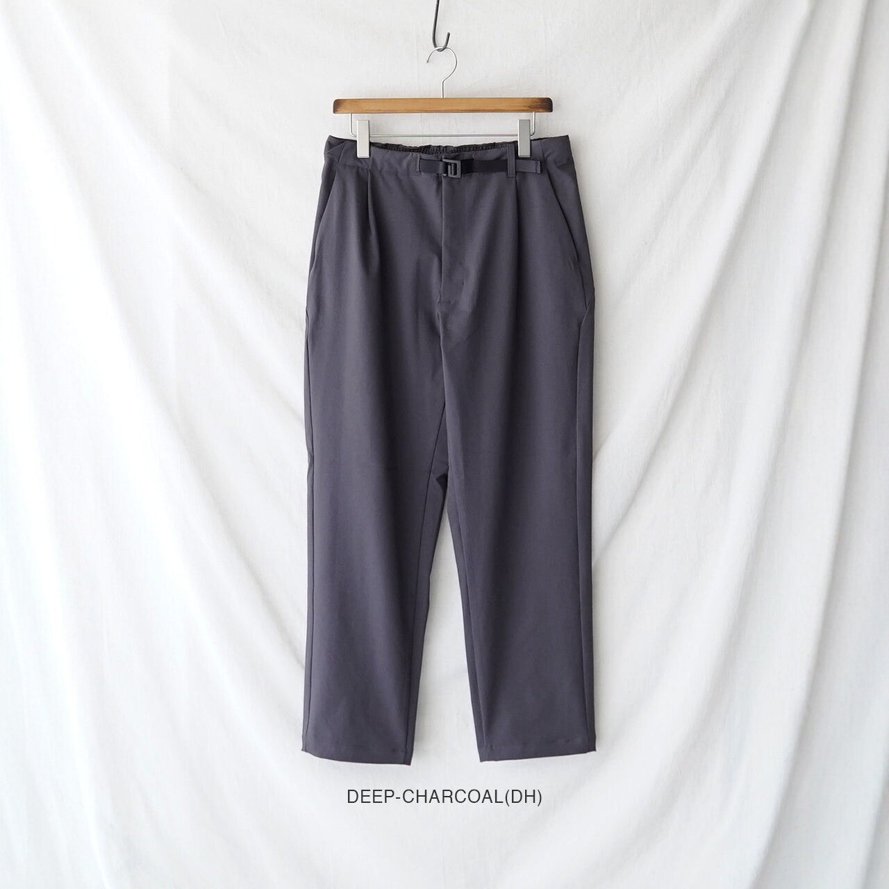 【NextVogue】Goldwin One Tuck Tapered 单褶锥形防水休闲裤26ss