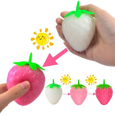 Simulated Color-changing Strawberry Squishy Fruit Hand Anti-