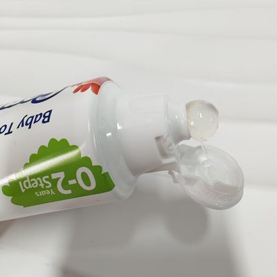 瑕疵日化~先看详情~韩国草莓味牙膏75g