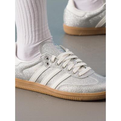 阿迪达斯三叶草休闲鞋男女