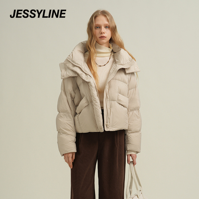 jessyline2025冬季杰茜莱时尚短款小个子连帽羽绒服女