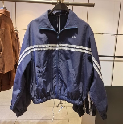 VM NY NB UR2026夏休闲风蕾丝拼接刺绣字母宽松立领夹克外套女潮