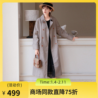 谜底细格纹风衣女士2025春新款复古翻领宽松双排扣外套257ME7301