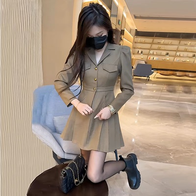 法式轻奢高级感收腰性感连衣裙2026春V领显瘦修身气质A字裙子6541