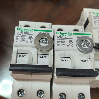 可维修施耐德iSCB2 20N1有4个，20N2有1个，iST 2议价