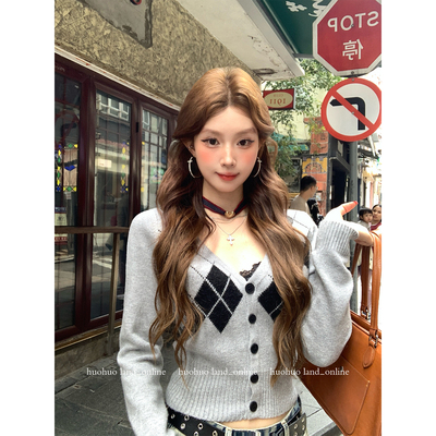 HuoHuo 菱格idol 经典撞色2026春夏新款女上衣V领菱格提花针织衫