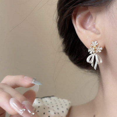 「花亦织梦」精致蝴蝶结蚊香盘耳夹女无耳洞耳饰新款轻奢高级耳环