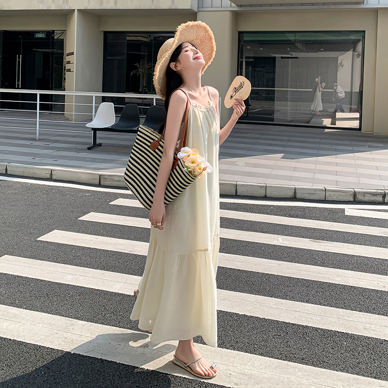 法式米白吊带长裙女2026夏季高级感气质超仙海边度假显瘦连衣裙