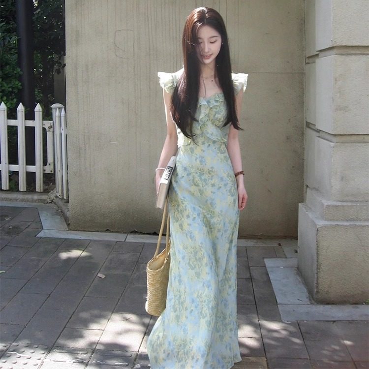 小清新清冷感气质连衣裙女夏包臀长裙修身显瘦海边度假裙子温柔风