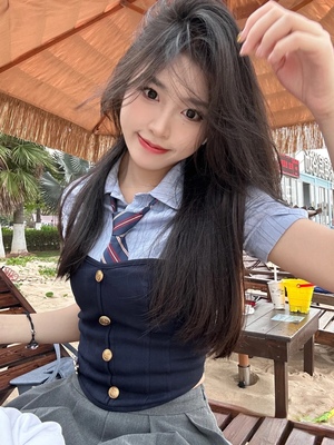 美高韩高 “巨显腰细”原创设计假鱼骨束腰套装百褶学院