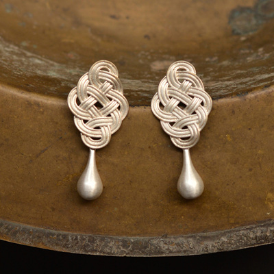 复古彝族银色中国结水滴耳环轻奢