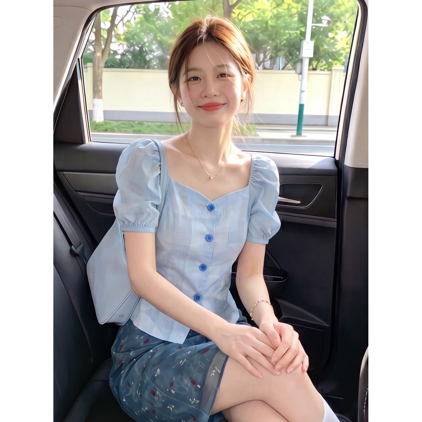 蓝色方领泡泡袖上衣女夏2026新款今年流行的新款衬衫高知白领衬衫