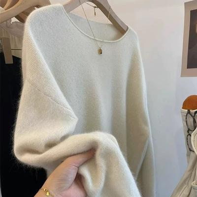 时髦洋气白色舒适软糯圆领毛衣女冬季慵懒风针织打底衫内搭上衣