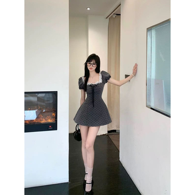越韩小鱼 Miu系爱豆 ***文女主灰色波点植绒小A摆收腰连衣短裙子