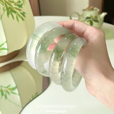 天山翠天然翡翠色飘花手镯女款冰